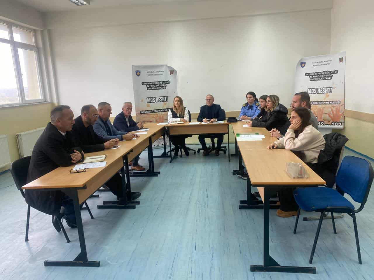Komuna e Gjilanit, nis fushatën kundër trafikimit me qenie njerëzore ...